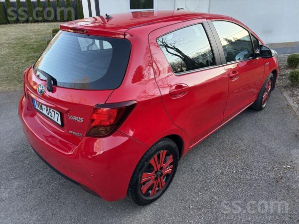Sarkans Toyota Yaris 2015 Rīga, ar dzinēja tilpumu 1.50 L un nobraukumu 151 tūkst. km par 6999 €, foto 5 vietnē AUTOMOTO.COM.LV