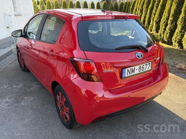 Sarkans Toyota Yaris 2015 Rīga, ar dzinēja tilpumu 1.50 L un nobraukumu 151 tūkst. km par 6999 €, foto 9 vietnē AUTOMOTO.COM.LV