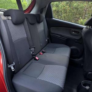 Red Toyota Yaris 2015 in Utena, with an engine capacity of 1.33 L and mileage of 138 thousand km for 6200 €, photo 9 on AUTOMOTO.COM.LV