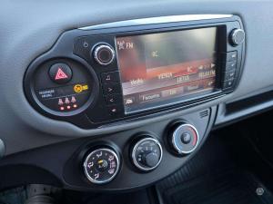 Red Toyota Yaris 2015 in Utena, with an engine capacity of 1.33 L and mileage of 138 thousand km for 6200 €, photo 12 on AUTOMOTO.COM.LV