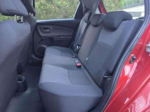 Red Toyota Yaris 2015 in Utena, with an engine capacity of 1.33 L and mileage of 138 thousand km for 6200 €, photo 13 on AUTOMOTO.COM.LV