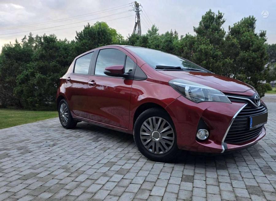 Red Toyota Yaris 2015 in Utena, with an engine capacity of 1.33 L and mileage of 138 thousand km for 6200 €, photo 14 on AUTOMOTO.COM.LV