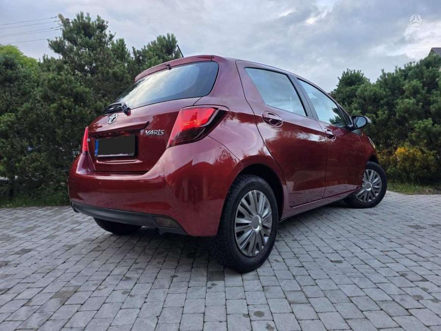 Red Toyota Yaris 2015 in Utena, with an engine capacity of 1.33 L and mileage of 138 thousand km for 6200 €, photo 15 on AUTOMOTO.COM.LV