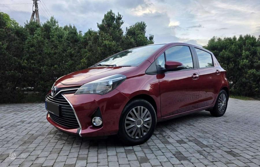 Red Toyota Yaris 2015 in Utena, with an engine capacity of 1.33 L and mileage of 138 thousand km for 6200 €, photo 16 on AUTOMOTO.COM.LV
