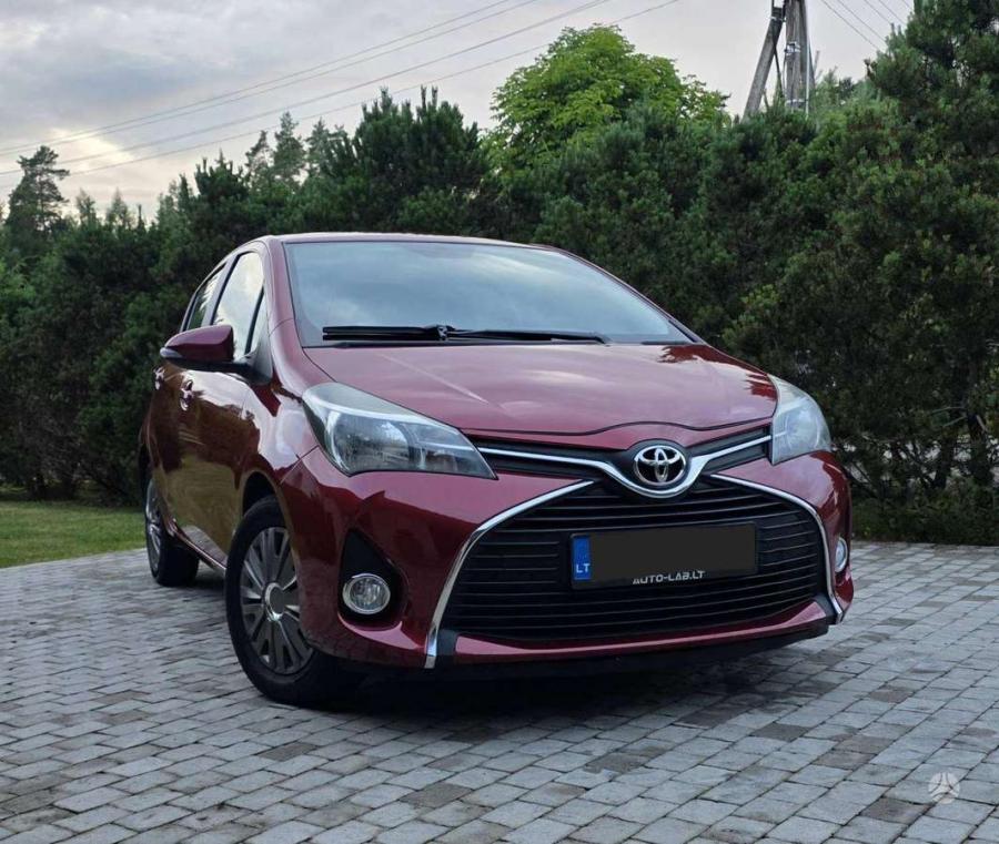 Red Toyota Yaris 2015 in Utena, with an engine capacity of 1.33 L and mileage of 138 thousand km for 6200 €, photo 19 on AUTOMOTO.COM.LV
