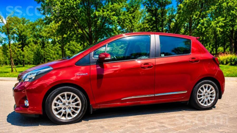 Red Toyota Yaris 2015 in Riga, with an engine capacity of 1.50 L and mileage of 52 thousand km for 11911 €, photo 1 on AUTOMOTO.COM.LV
