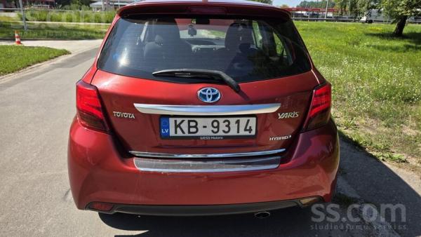 Sarkans Toyota Yaris 2015 Rīga, ar dzinēja tilpumu 1.50 L un nobraukumu 52 tūkst. km par 11911 €, foto 2 vietnē AUTOMOTO.COM.LV