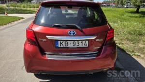 Red Toyota Yaris 2015 in Riga, with an engine capacity of 1.50 L and mileage of 52 thousand km for 11911 €, photo 3 on AUTOMOTO.COM.LV