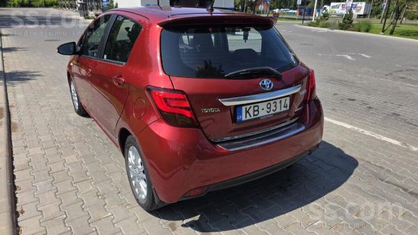 Sarkans Toyota Yaris 2015 Rīga, ar dzinēja tilpumu 1.50 L un nobraukumu 52 tūkst. km par 11911 €, foto 3 vietnē AUTOMOTO.COM.LV