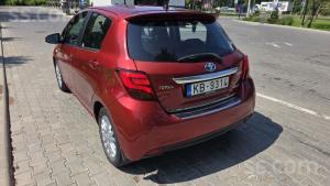 Red Toyota Yaris 2015 in Riga, with an engine capacity of 1.50 L and mileage of 52 thousand km for 11911 €, photo 4 on AUTOMOTO.COM.LV