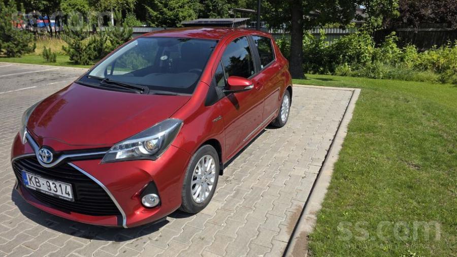 Red Toyota Yaris 2015 in Riga, with an engine capacity of 1.50 L and mileage of 52 thousand km for 11911 €, photo 5 on AUTOMOTO.COM.LV