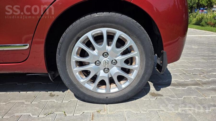 Red Toyota Yaris 2015 in Riga, with an engine capacity of 1.50 L and mileage of 52 thousand km for 11911 €, photo 7 on AUTOMOTO.COM.LV
