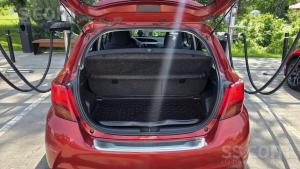 Red Toyota Yaris 2015 in Riga, with an engine capacity of 1.50 L and mileage of 52 thousand km for 11911 €, photo 8 on AUTOMOTO.COM.LV