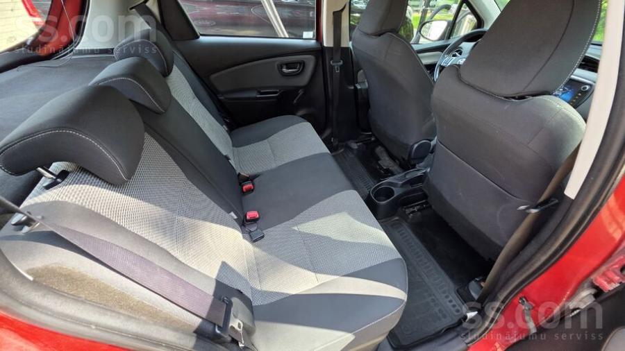 Red Toyota Yaris 2015 in Riga, with an engine capacity of 1.50 L and mileage of 52 thousand km for 11911 €, photo 18 on AUTOMOTO.COM.LV