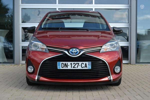 Sarkans Toyota Yaris 2015 Viļņa, ar dzinēja tilpumu 1.50 L un nobraukumu 256 tūkst. km par 8500 €, foto 3 vietnē AUTOMOTO.COM.LV