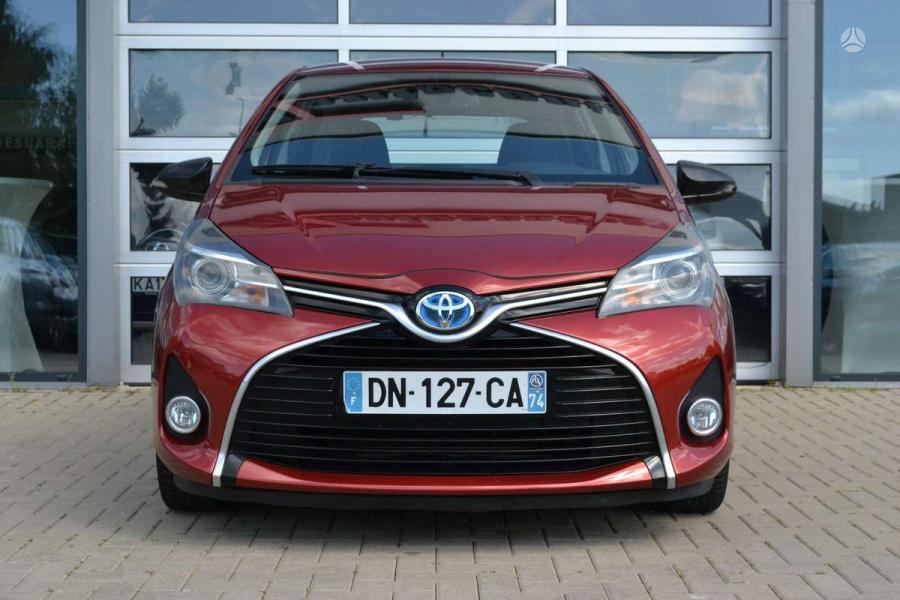 Красный Тойота Ярис 2015 в Вильнюс, объемом двигателя 1.50 л и пробегом 256 тыс. км за 8500 €, фото 4 на AUTOMOTO.COM.LV