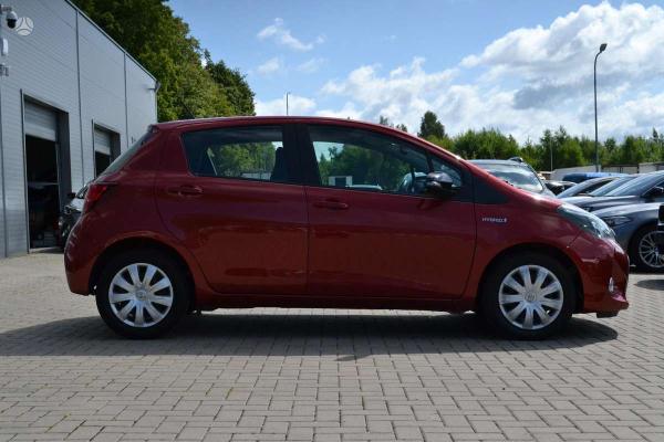 Sarkans Toyota Yaris 2015 Viļņa, ar dzinēja tilpumu 1.50 L un nobraukumu 256 tūkst. km par 8500 €, foto 6 vietnē AUTOMOTO.COM.LV