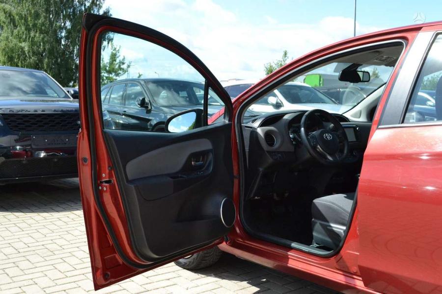 Красный Тойота Ярис 2015 в Вильнюс, объемом двигателя 1.50 л и пробегом 256 тыс. км за 8500 €, фото 23 на AUTOMOTO.COM.LV
