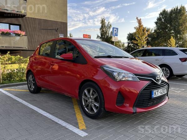 Red Toyota Yaris 2015 in Riga, with an engine capacity of 1.50 L and mileage of 95 thousand km for 7500 €, photo 1 on AUTOMOTO.COM.LV