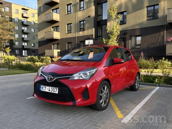 Red Toyota Yaris 2015 in Riga, with an engine capacity of 1.50 L and mileage of 95 thousand km for 7500 €, photo 2 on AUTOMOTO.COM.LV