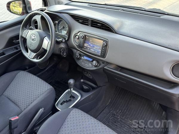 Red Toyota Yaris 2015 in Riga, with an engine capacity of 1.50 L and mileage of 95 thousand km for 7500 €, photo 4 on AUTOMOTO.COM.LV