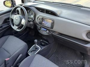 Sarkans Toyota Yaris 2015 Rīga, ar dzinēja tilpumu 1.50 L un nobraukumu 95 tūkst. km par 7500 €, foto 5 vietnē AUTOMOTO.COM.LV