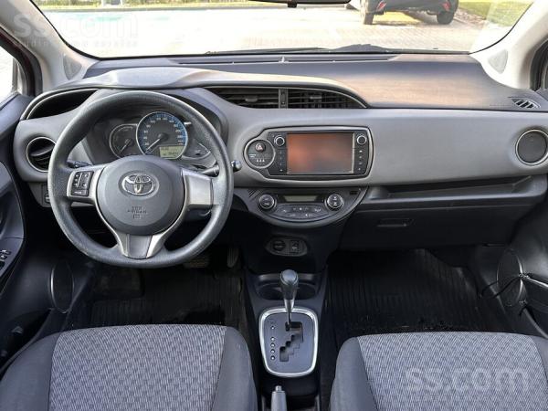 Red Toyota Yaris 2015 in Riga, with an engine capacity of 1.50 L and mileage of 95 thousand km for 7500 €, photo 6 on AUTOMOTO.COM.LV