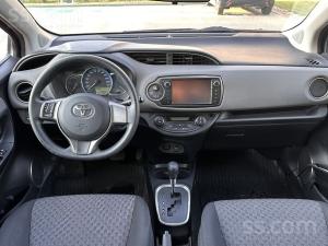Sarkans Toyota Yaris 2015 Rīga, ar dzinēja tilpumu 1.50 L un nobraukumu 95 tūkst. km par 7500 €, foto 7 vietnē AUTOMOTO.COM.LV