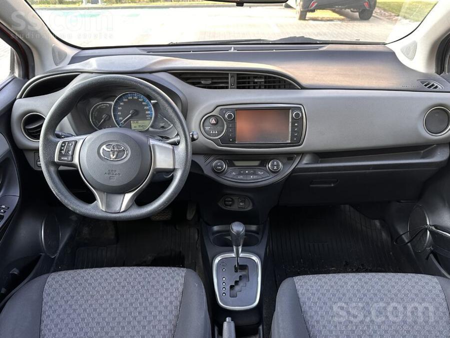 Sarkans Toyota Yaris 2015 Rīga, ar dzinēja tilpumu 1.50 L un nobraukumu 95 tūkst. km par 7500 €, foto 7 vietnē AUTOMOTO.COM.LV