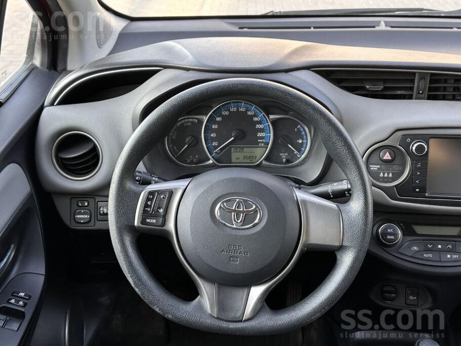 Sarkans Toyota Yaris 2015 Rīga, ar dzinēja tilpumu 1.50 L un nobraukumu 95 tūkst. km par 7500 €, foto 8 vietnē AUTOMOTO.COM.LV
