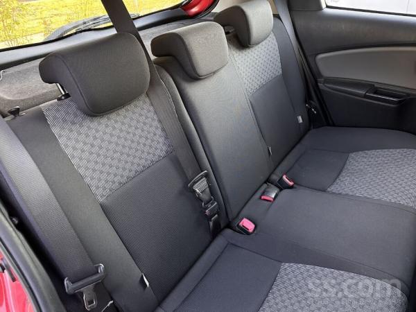 Red Toyota Yaris 2015 in Riga, with an engine capacity of 1.50 L and mileage of 95 thousand km for 7500 €, photo 8 on AUTOMOTO.COM.LV
