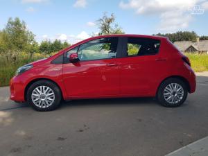 Red Toyota Yaris 2015 in Vilnius, with an engine capacity of 1.50 L and mileage of 178 thousand km for 7200 €, photo 3 on AUTOMOTO.COM.LV