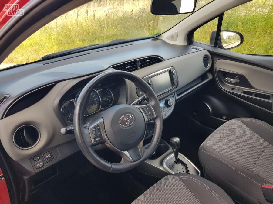 Red Toyota Yaris 2015 in Vilnius, with an engine capacity of 1.50 L and mileage of 178 thousand km for 7200 €, photo 10 on AUTOMOTO.COM.LV