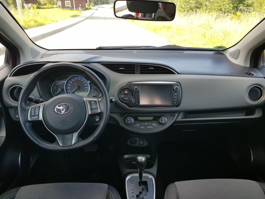 Red Toyota Yaris 2015 in Vilnius, with an engine capacity of 1.50 L and mileage of 178 thousand km for 7200 €, photo 11 on AUTOMOTO.COM.LV