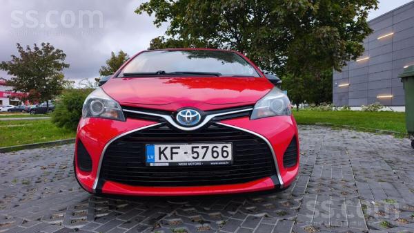 Red Toyota Yaris 2015 in Riga, with an engine capacity of 1.50 L and mileage of 204 thousand km for 7200 €, photo 8 on AUTOMOTO.COM.LV