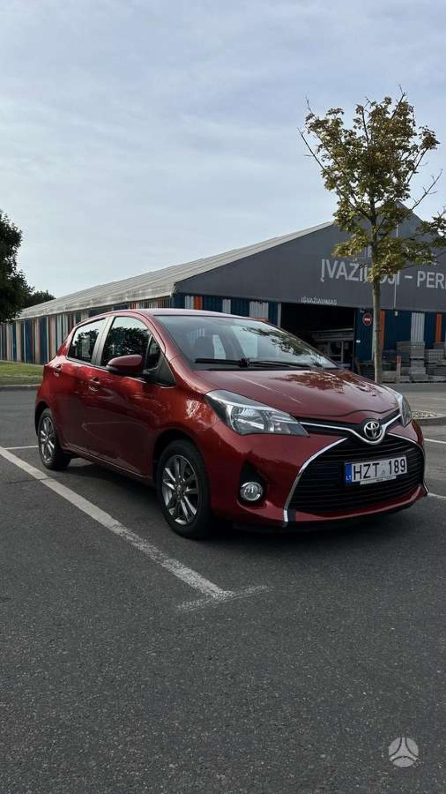 Sarkans Toyota Yaris 2015 Viļņa, ar dzinēja tilpumu 1.33 L un nobraukumu 148 tūkst. km par 8500 €, foto 1 vietnē AUTOMOTO.COM.LV
