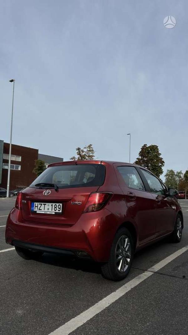 Toyota Yaris 2015 Viļņa vietnē Sarkans Toyota Yaris 2015 Viļņa, ar dzinēja tilpumu 1.33 L un nobraukumu 148 tūkst. km par 8500 €, foto 6 vietnē AUTOMOTO.COM.LV