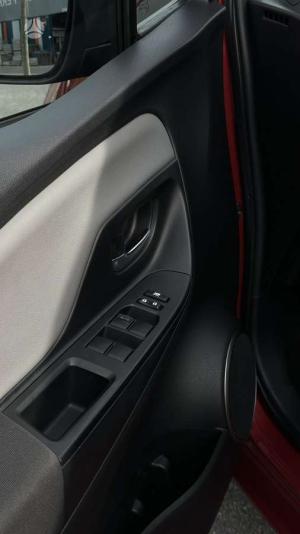 Sarkans Toyota Yaris 2015 Viļņa, ar dzinēja tilpumu 1.33 L un nobraukumu 148 tūkst. km par 8500 €, foto 8 vietnē AUTOMOTO.COM.LV