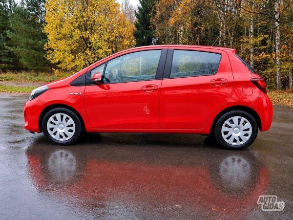 Sarkans Toyota Yaris 2015 Viļņa, ar dzinēja tilpumu 1.50 L un nobraukumu 299 tūkst. km par 7300 €, foto 4 vietnē AUTOMOTO.COM.LV
