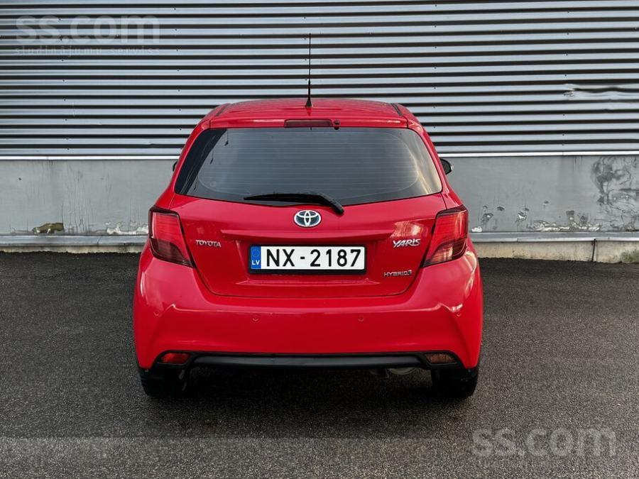 Red Toyota Yaris 2016 in Riga, with an engine capacity of 1.50 L and mileage of 232 thousand km for 6700 €, photo 4 on AUTOMOTO.COM.LV