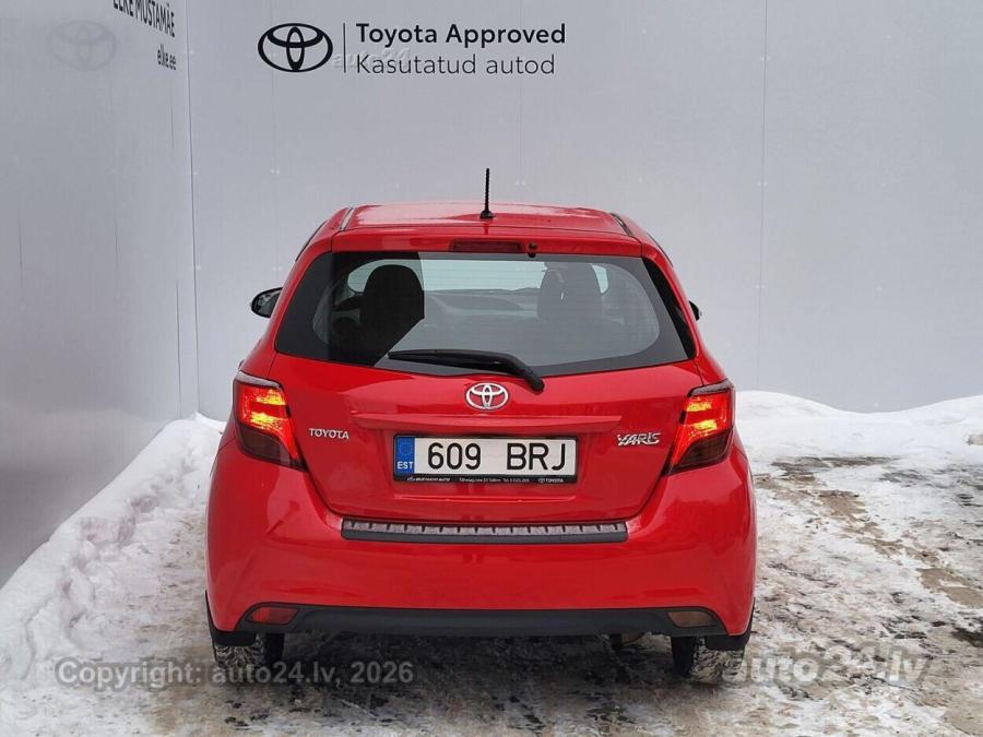 Sarkans Toyota Yaris 2016 Tallina, ar dzinēja tilpumu 1.00 L un nobraukumu 36 tūkst. km par 9495 €, foto 4 vietnē AUTOMOTO.COM.LV