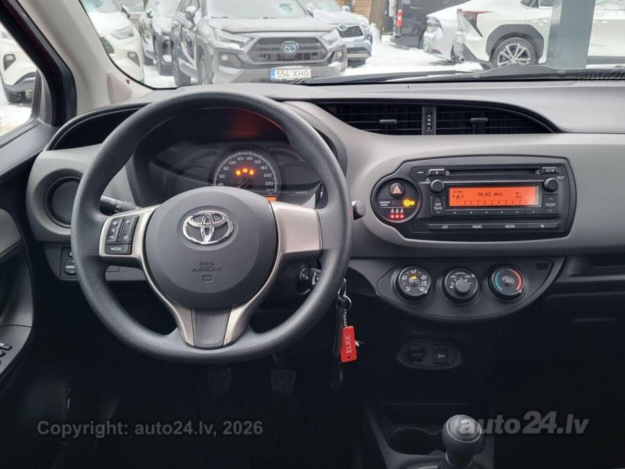 Sarkans Toyota Yaris 2016 Tallina, ar dzinēja tilpumu 1.00 L un nobraukumu 36 tūkst. km par 9495 €, foto 7 vietnē AUTOMOTO.COM.LV