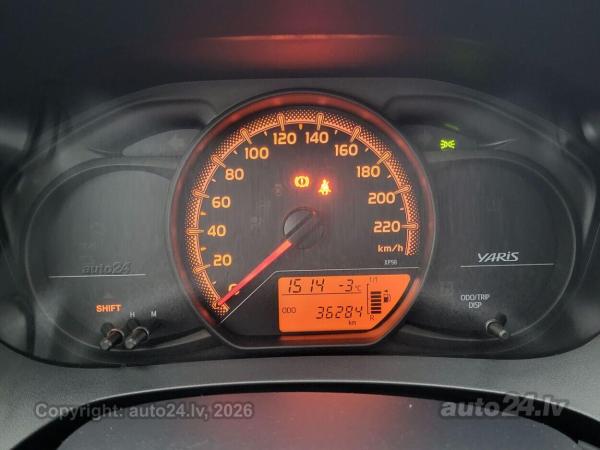 Sarkans Toyota Yaris 2016 Tallina, ar dzinēja tilpumu 1.00 L un nobraukumu 36 tūkst. km par 9495 €, foto 11 vietnē AUTOMOTO.COM.LV