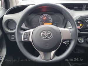 Sarkans Toyota Yaris 2016 Tallina, ar dzinēja tilpumu 1.00 L un nobraukumu 36 tūkst. km par 9495 €, foto 15 vietnē AUTOMOTO.COM.LV