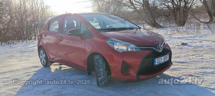 Sarkans Toyota Yaris 2016 Tallina, ar dzinēja tilpumu 1.30 L un nobraukumu 111 tūkst. km par 7000 €, foto 1 vietnē AUTOMOTO.COM.LV