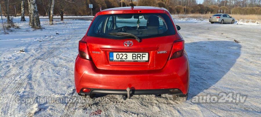 Sarkans Toyota Yaris 2016 Tallina, ar dzinēja tilpumu 1.30 L un nobraukumu 111 tūkst. km par 7000 €, foto 6 vietnē AUTOMOTO.COM.LV