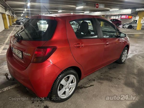 Red Toyota Yaris 2016 in Tallinn, with an engine capacity of 1.30 L and mileage of 111 thousand km for 6999 €, photo 4 on AUTOMOTO.COM.LV