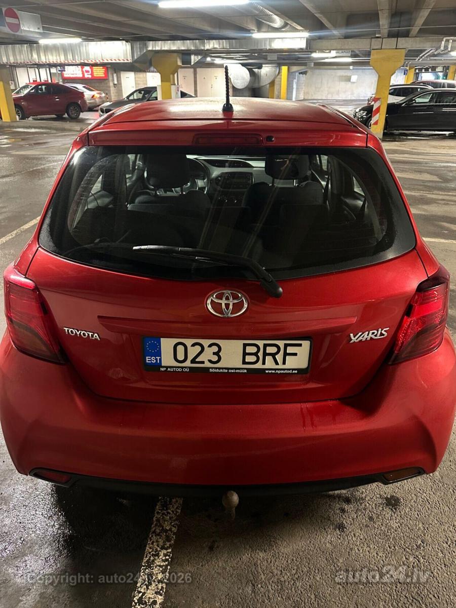 Red Toyota Yaris 2016 in Tallinn, with an engine capacity of 1.30 L and mileage of 111 thousand km for 6999 €, photo 8 on AUTOMOTO.COM.LV