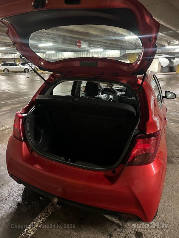 Red Toyota Yaris 2016 in Tallinn, with an engine capacity of 1.30 L and mileage of 111 thousand km for 6999 €, photo 9 on AUTOMOTO.COM.LV