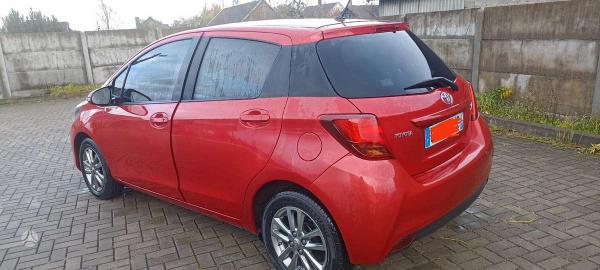 Red Toyota Yaris 2016 in Taurage, with an engine capacity of 1.00 L and mileage of 180 thousand km for 6100 €, photo 1 on AUTOMOTO.COM.LV